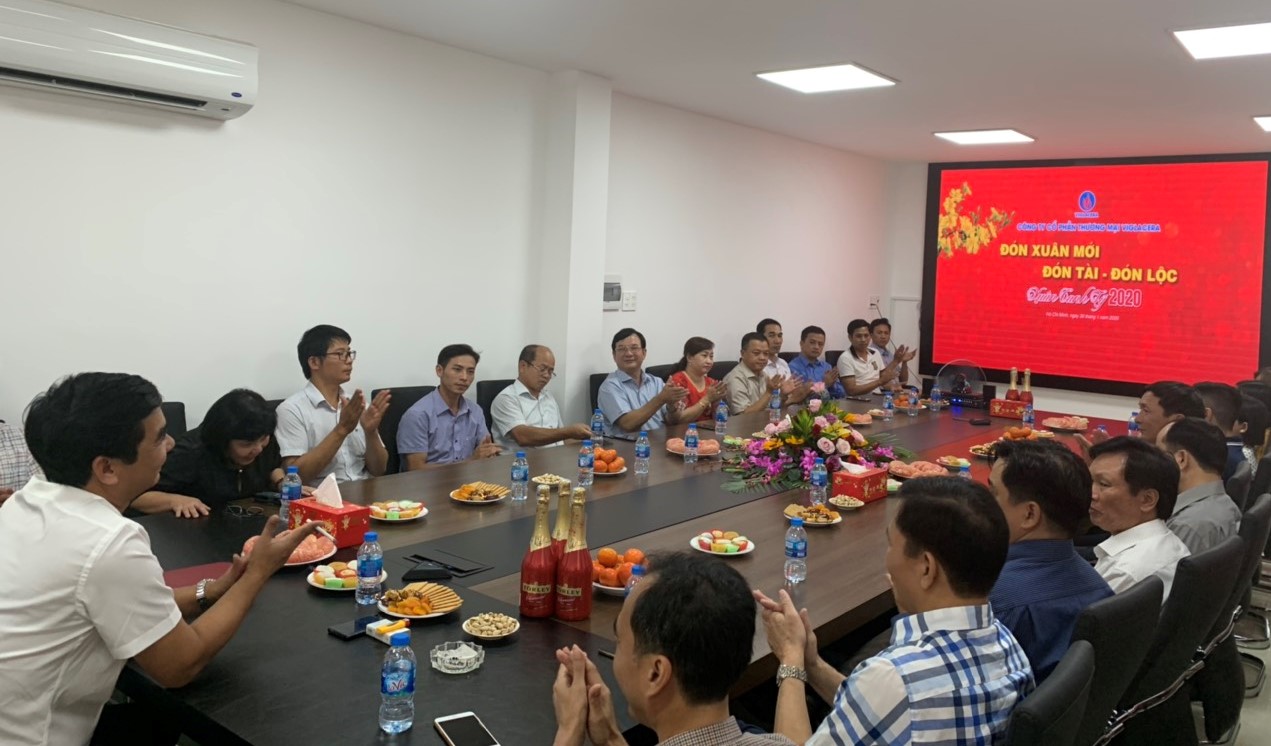 Tưng bừng không khí bán hàng khai Xuân Canh Tý tại Khối Gạch ốp lát ...